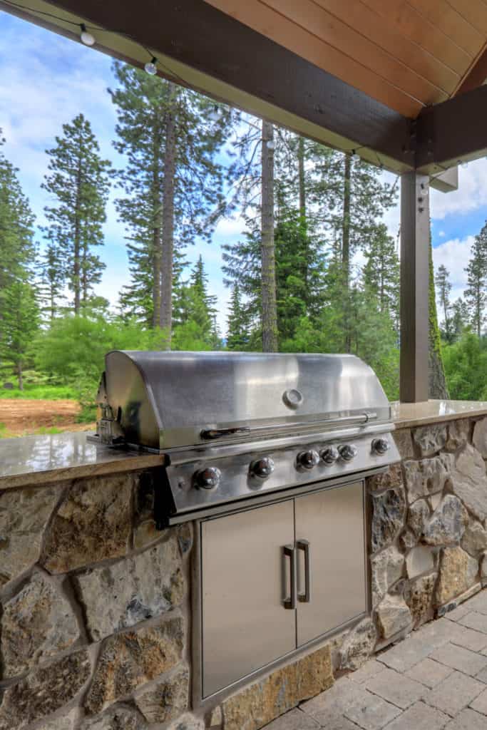 19 Easy Homemade BBQ Surround Plans